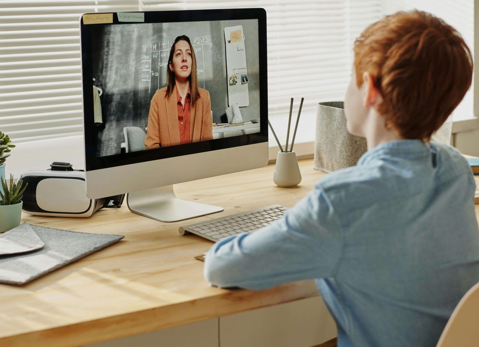 How to Become an Online Tutor and Launch Your Career